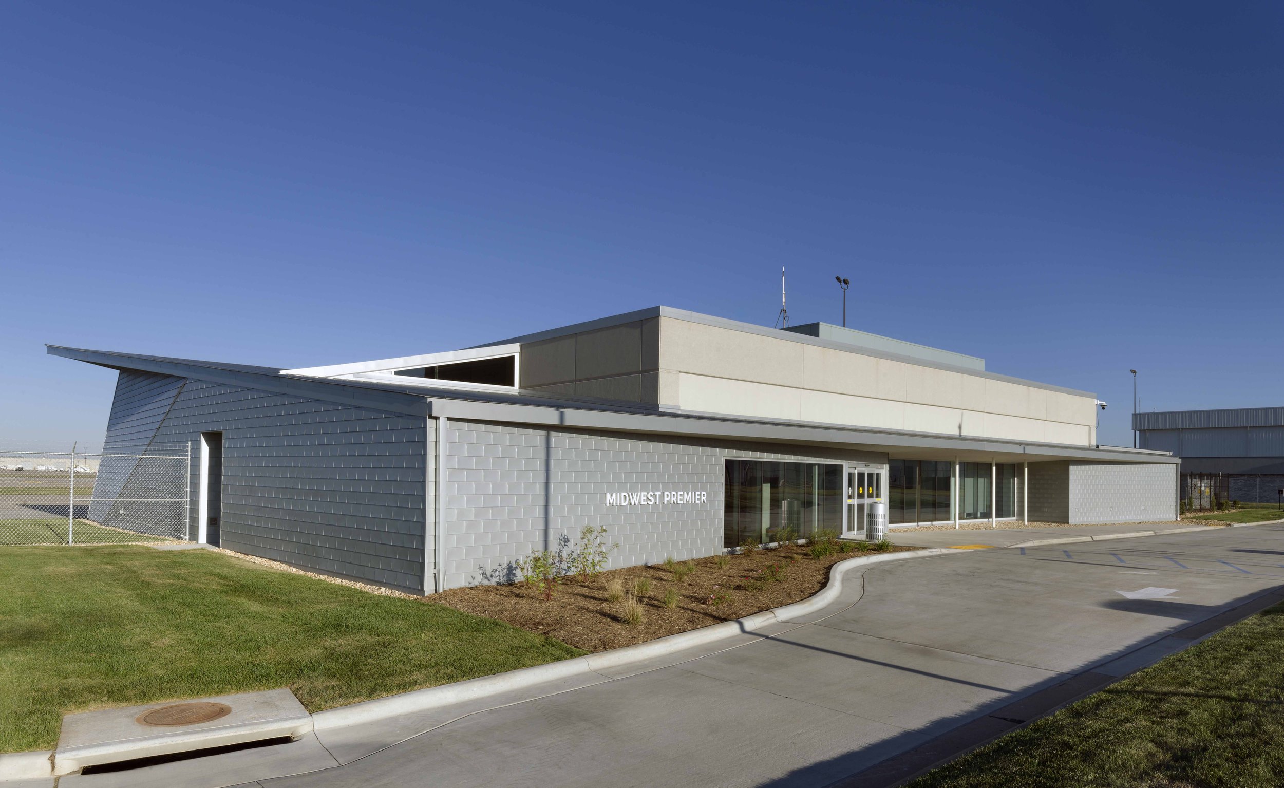 See Inside Midwest Premier Springfield MO Aviation — Grooms Office ...