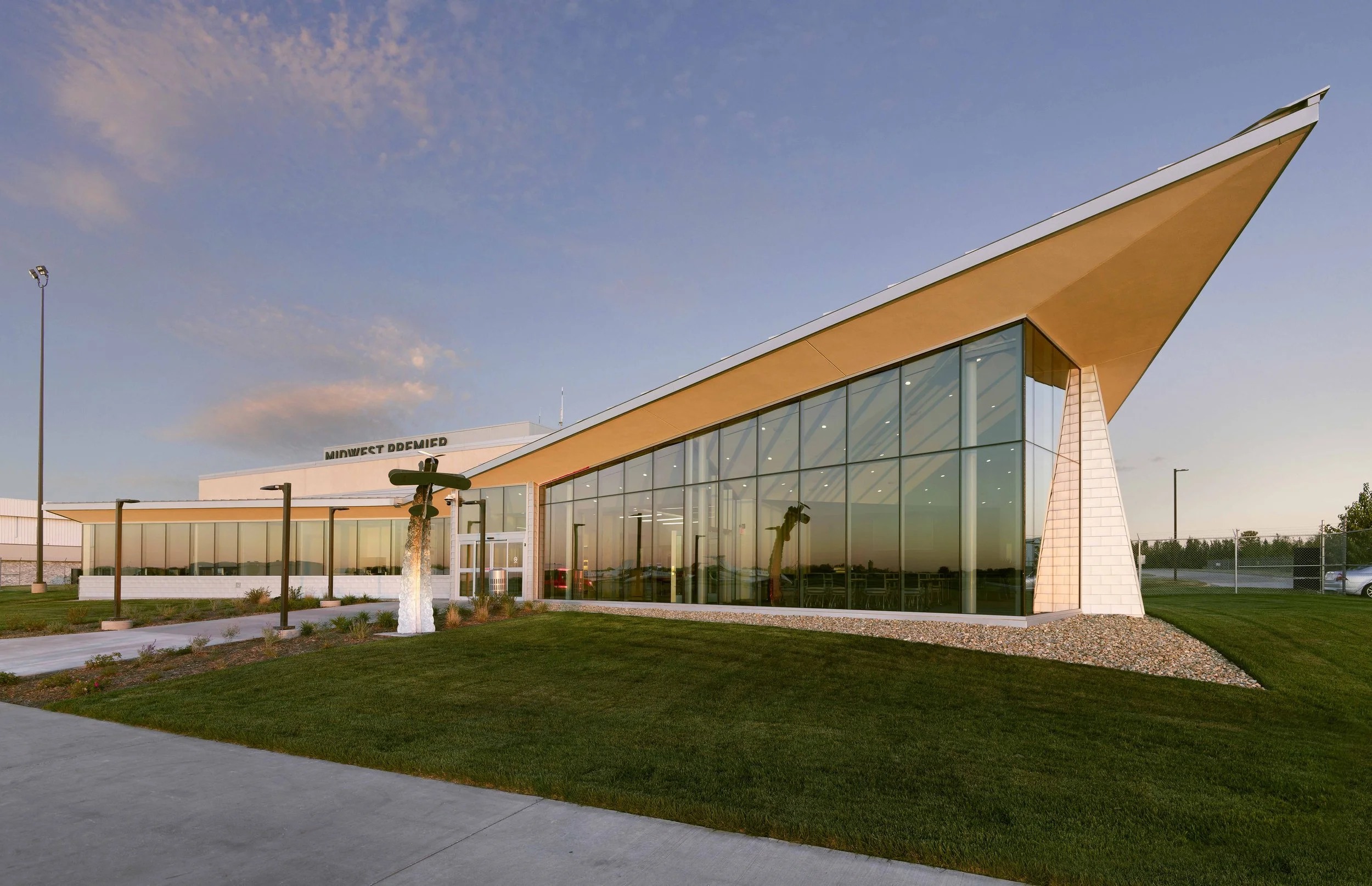 See Inside Midwest Premier Springfield MO Aviation — Grooms Office ...