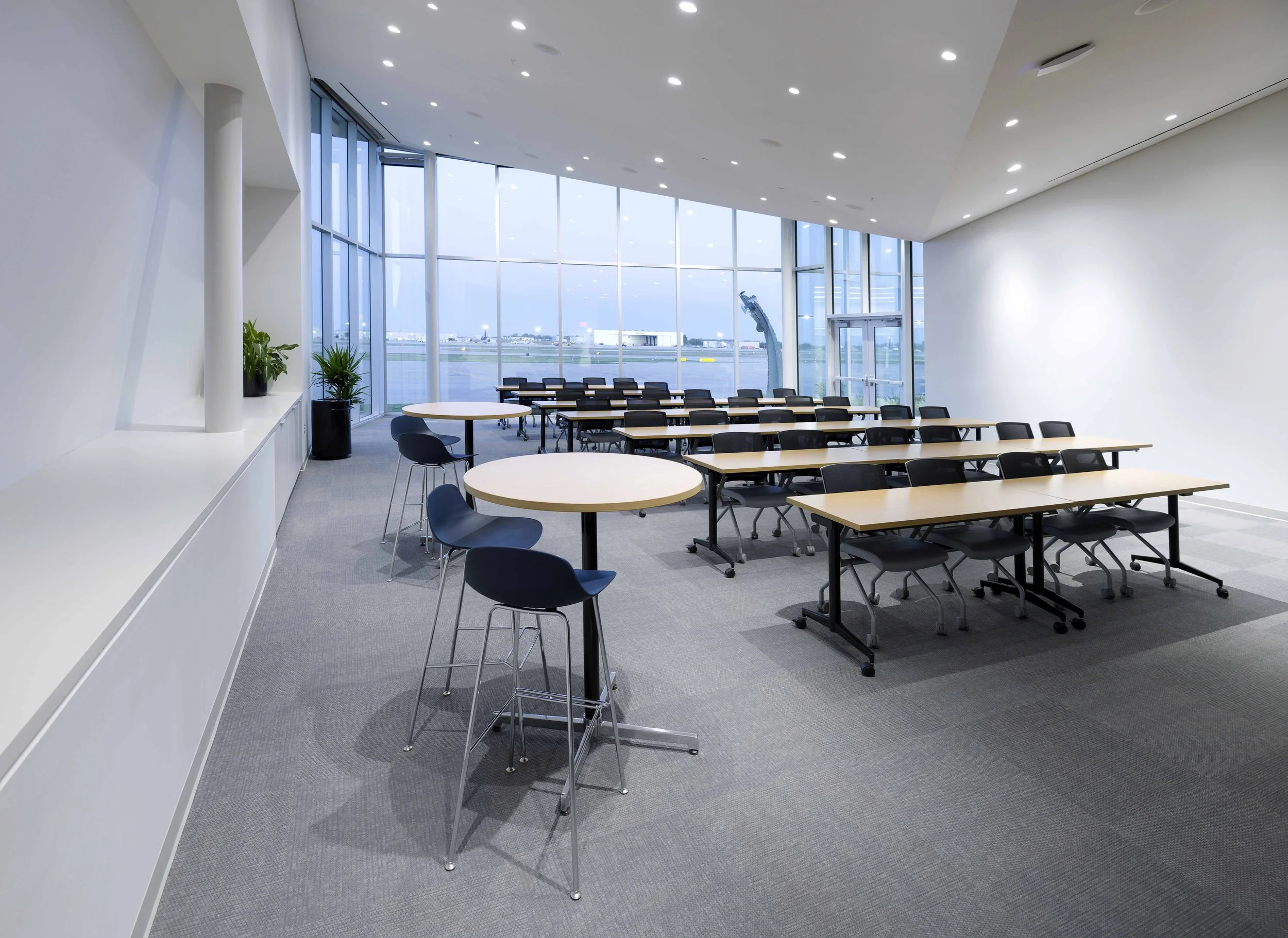 See Inside Midwest Premier Springfield MO Aviation — Grooms Office ...