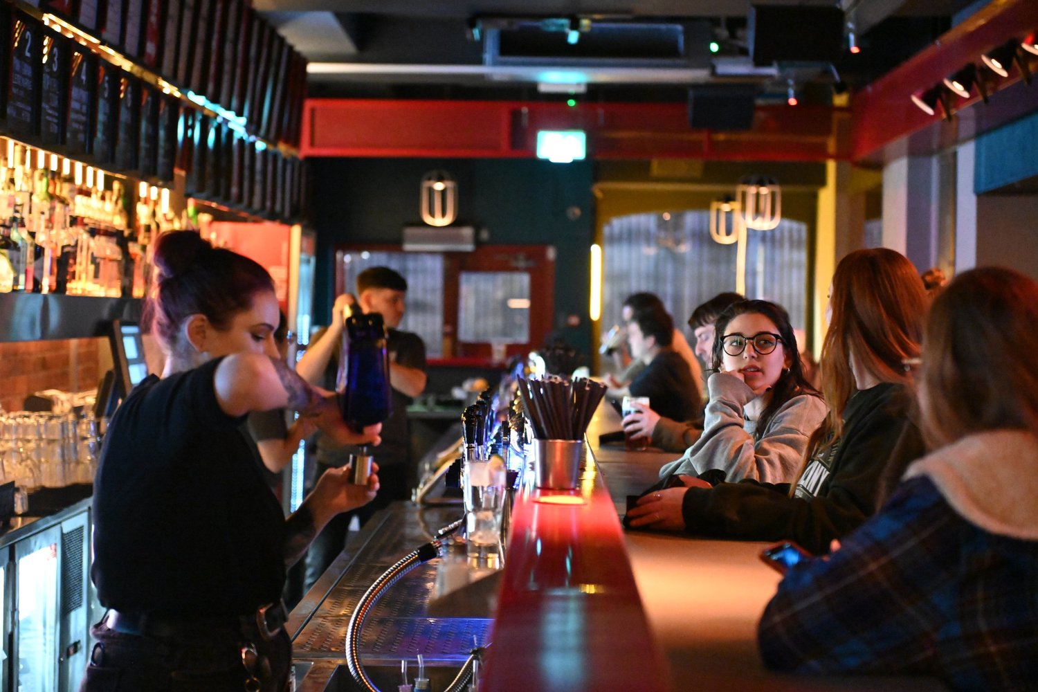 Tapped Late Bar and Kitchen - Craft Beer, Cocktails, and Live Sports
