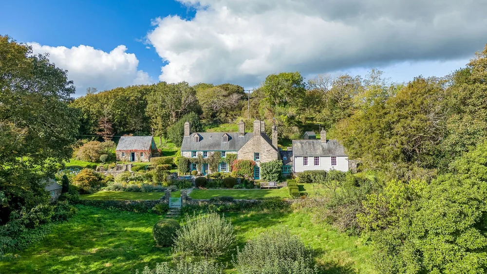 Carregfelen | 11 Bedroom Manor House — Wern Holiday Cottages