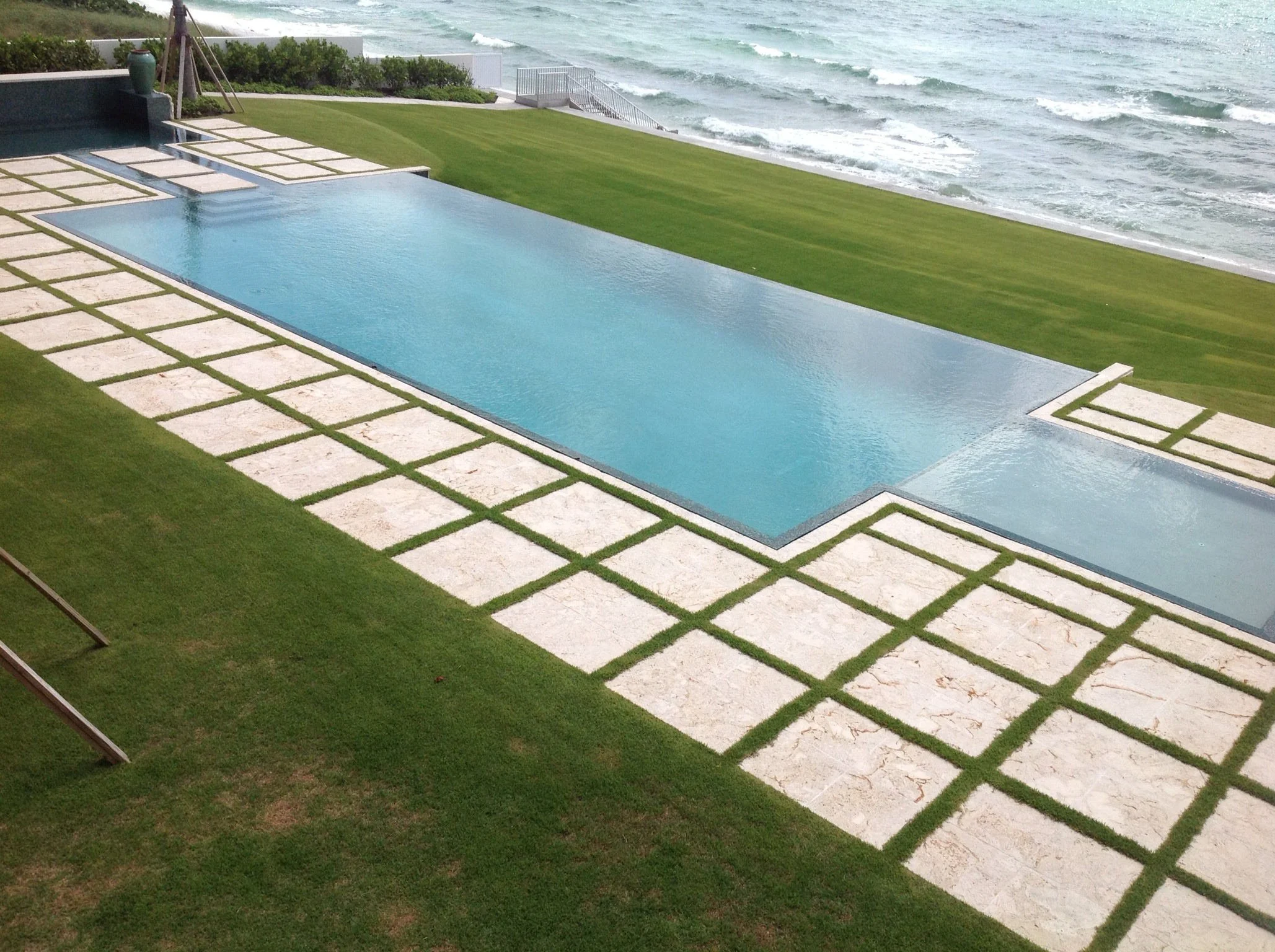 Roberts Pool Design For Custom Luxury Pool Builds in West Palm Beach