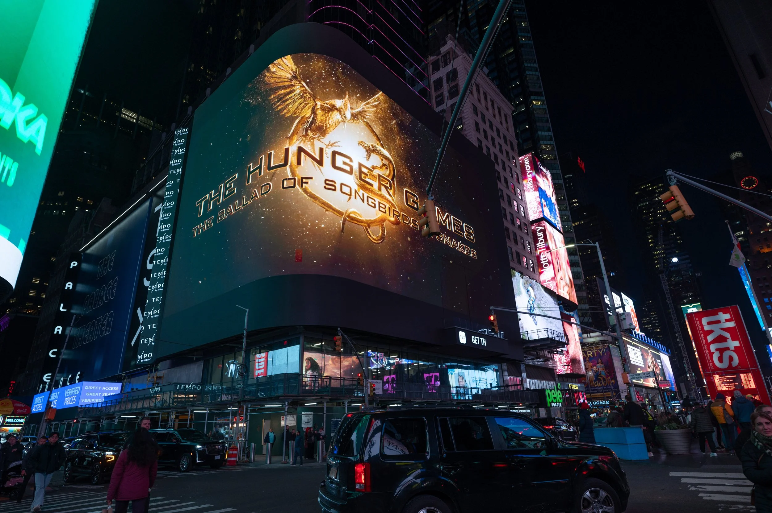 DIVE News - Hunger Games BOSS in Times Square — DIVE