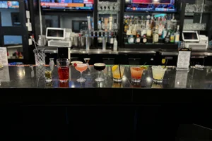 Happy Rabbit Bar: Craft Cocktails, Happy Hour, Live Sports & Events ...