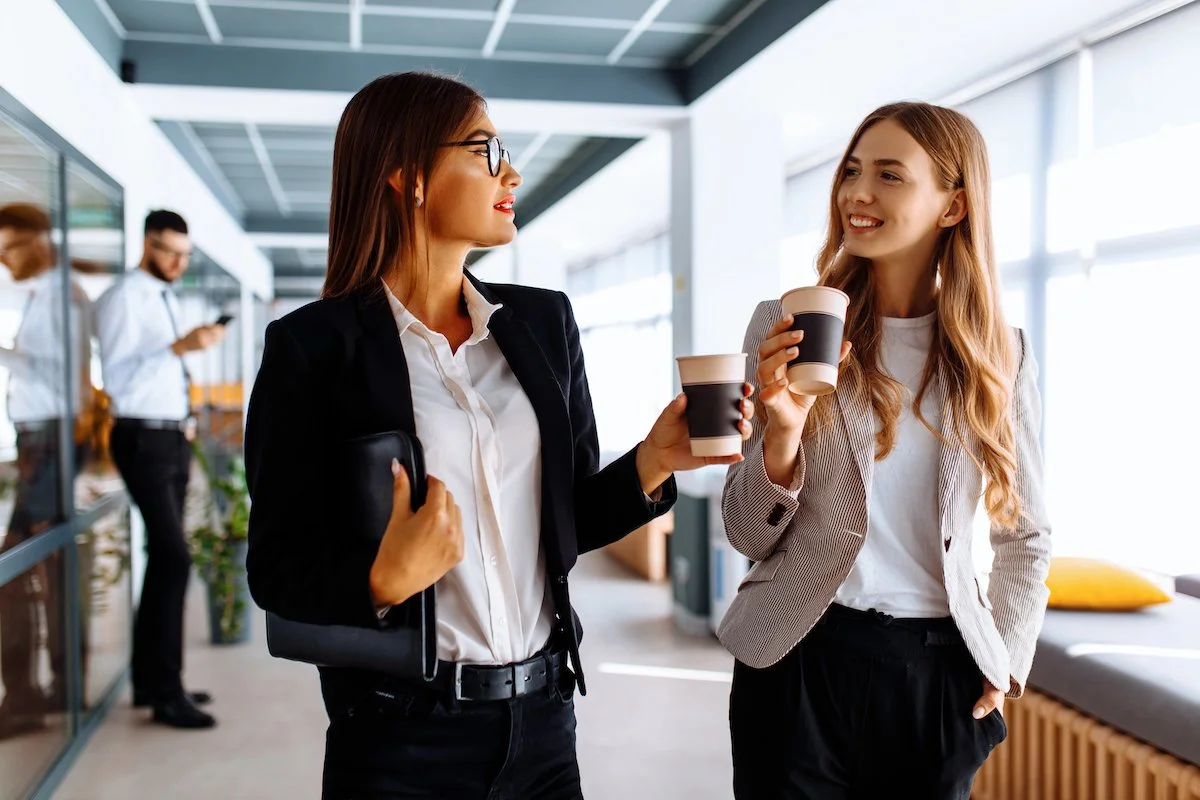 30 Business Casual Work Outfits For Women In The Office