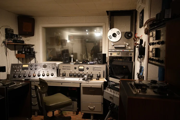 Wat-Sun Studio — Dale Watson