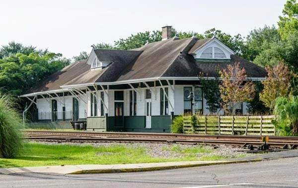 About — THE PULLMAN HOUSE
