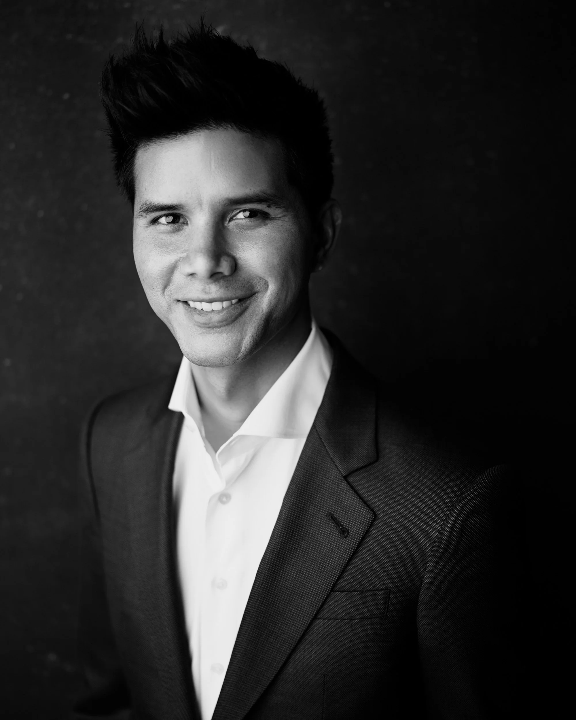 Realtor Headshots: Prices, Examples, Styles, & Industry Advice