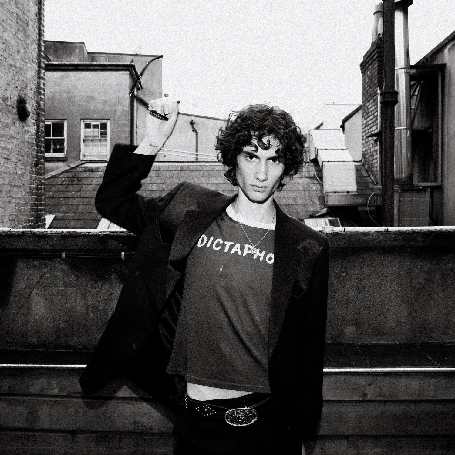 Breakout star Sombr debuts new song “We Never Dated” — Façon Magazine