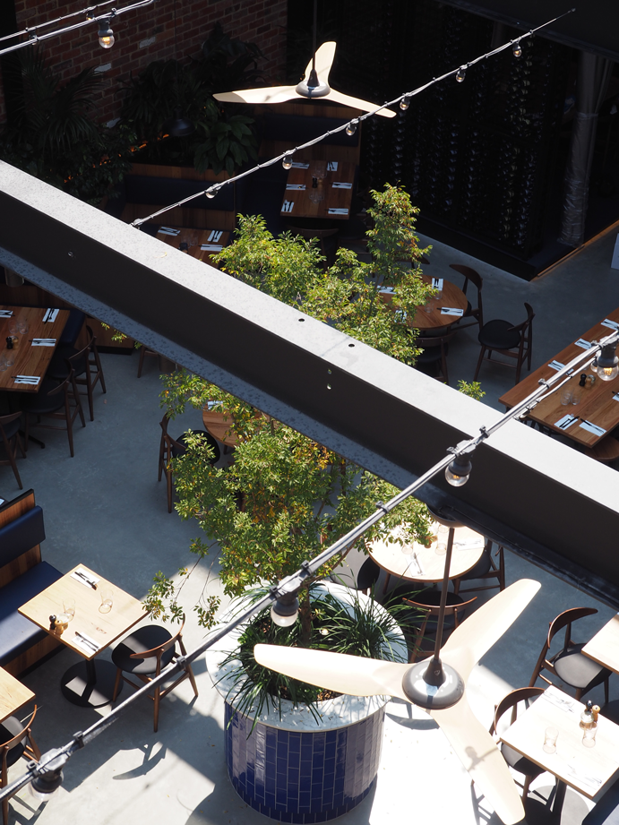 Brown Cow Hampton | Bar, Cafe, Restaurant | DJs & Drinks Weekends