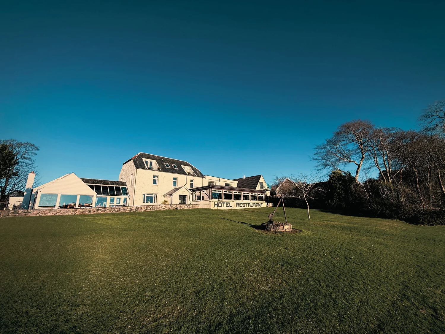 Lochnell Arms Hotel