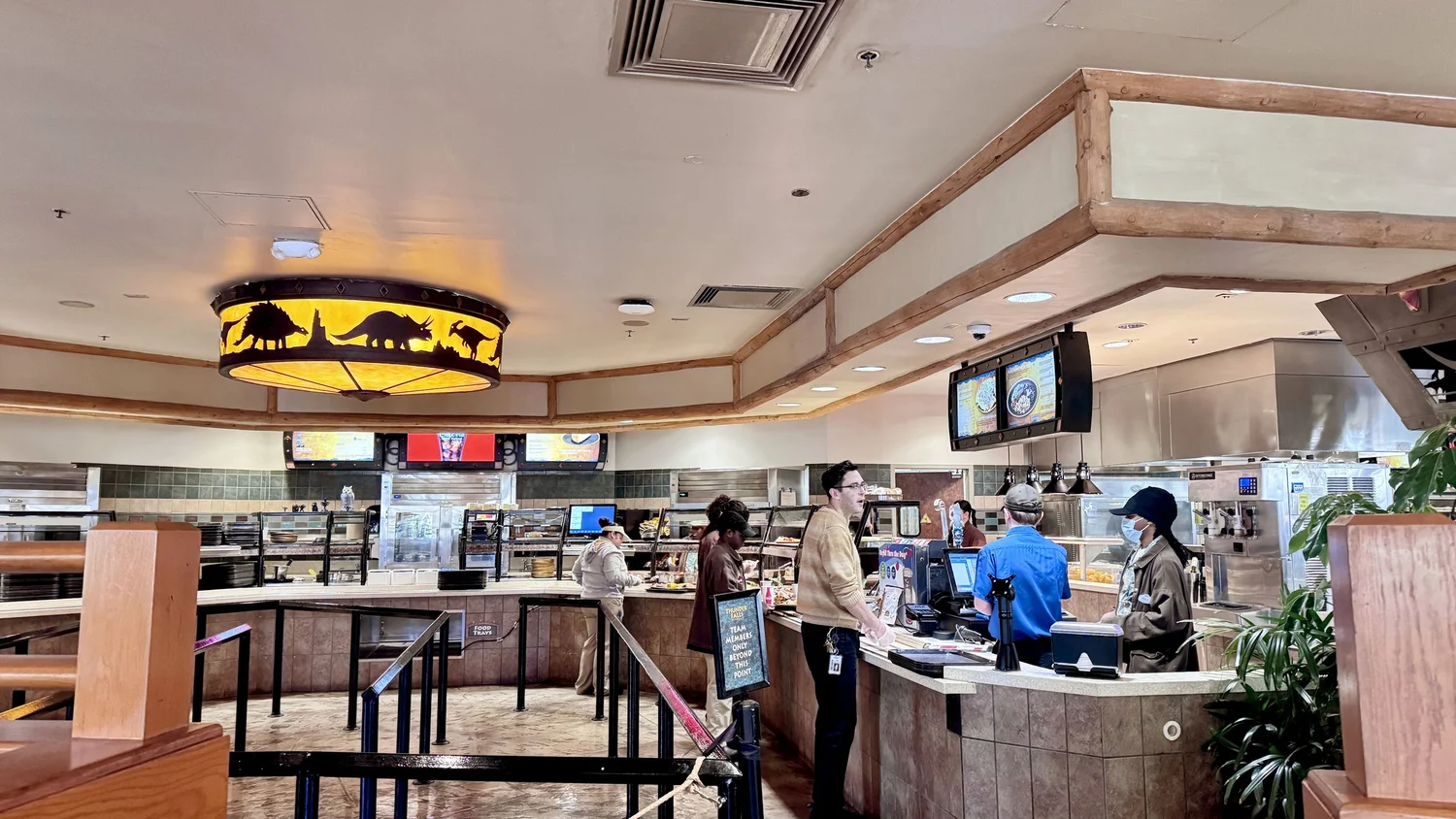 Thunder Falls Terrace at Universal Orlando (Menu + Tips) — Hello ...