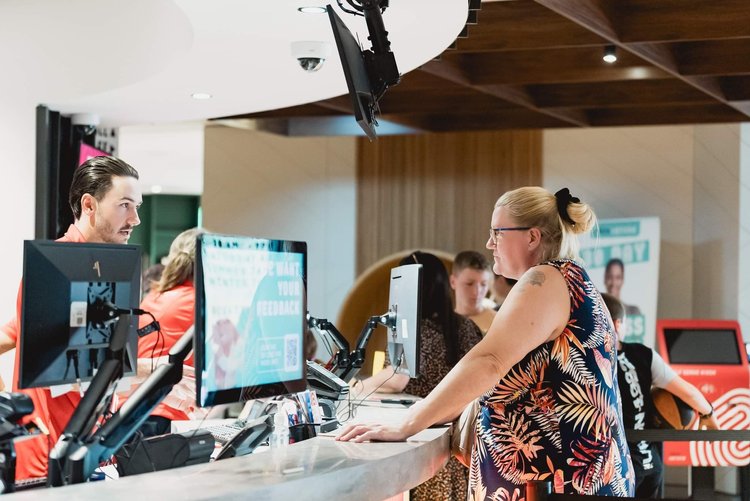 Swan Active Midland — Carabiner