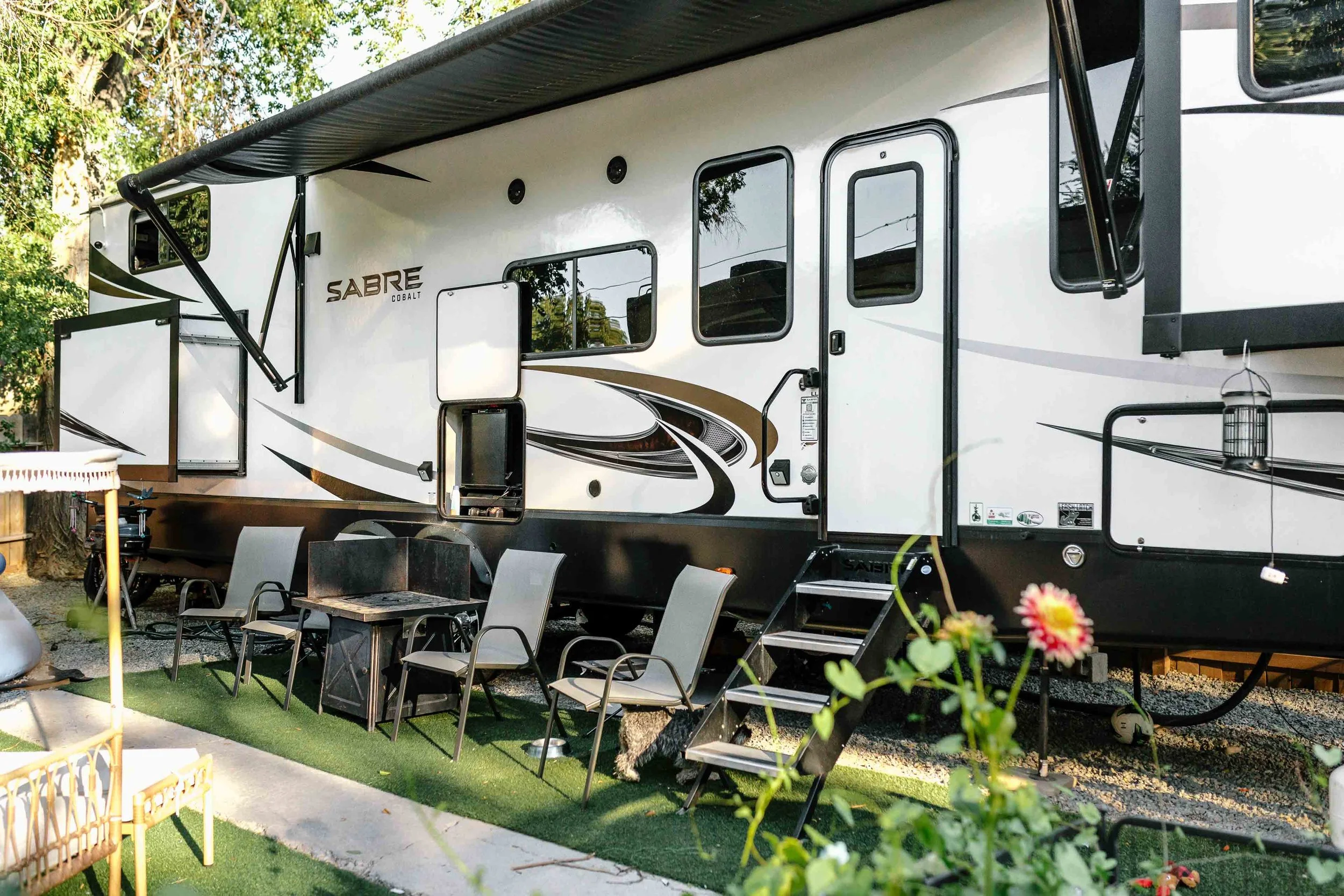 Book Your Stay at River West Resort — River West Resort