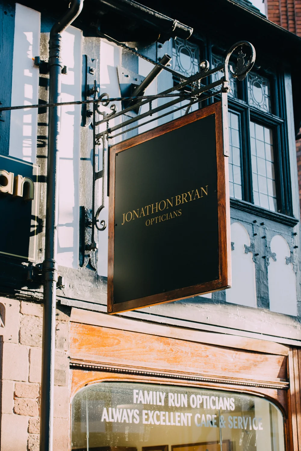 JONATHON BRYAN OPTICIANS | Schedule Your Eye Exam Today