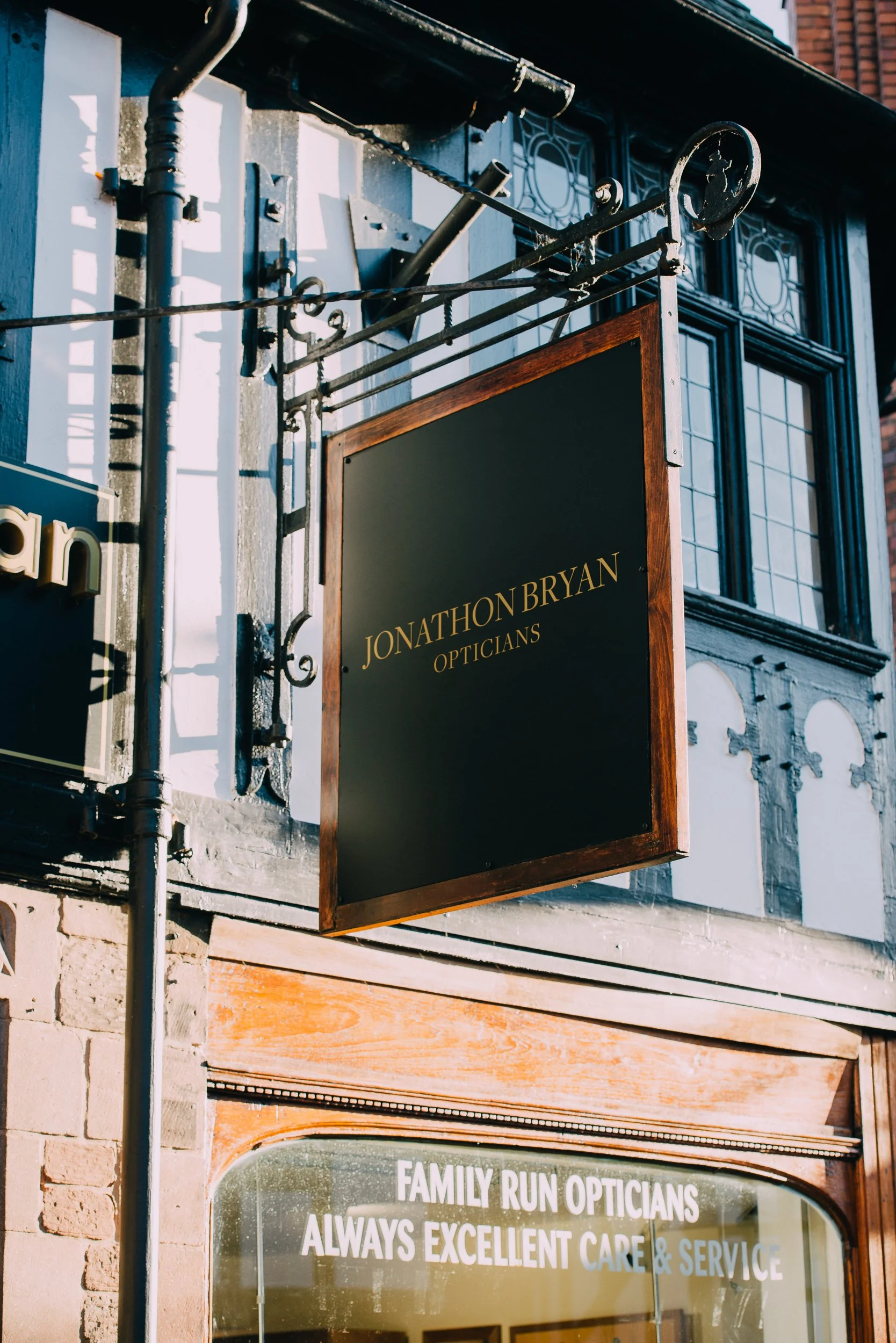 JONATHON BRYAN OPTICIANS | Schedule Your Eye Exam Today