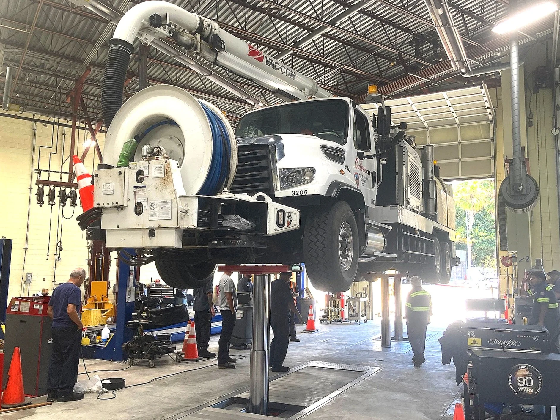 The Leader in Heavy Duty Vehicle Lifts — Southwest Lift & Equipment