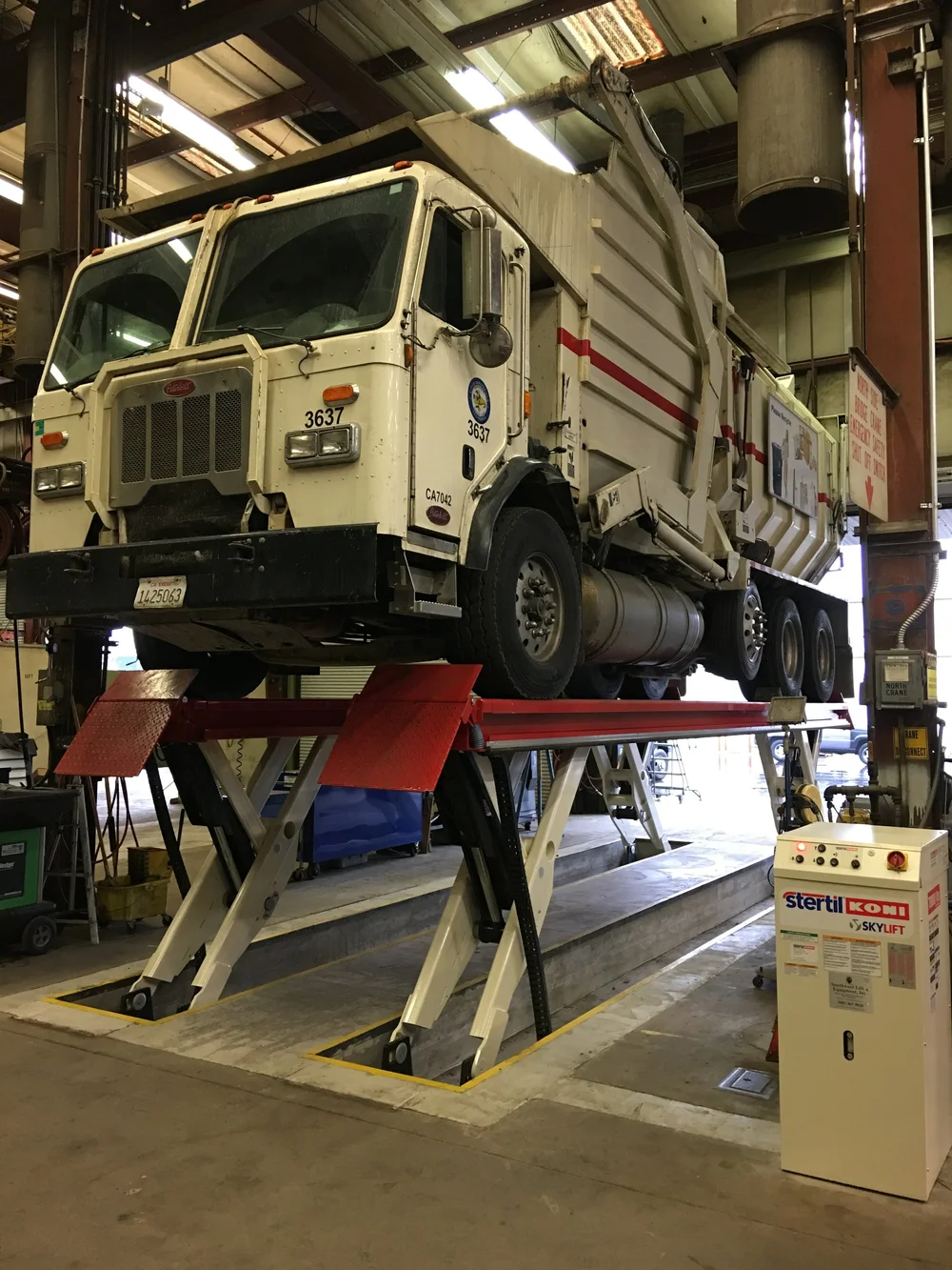 The Leader in Heavy Duty Vehicle Lifts — Southwest Lift & Equipment