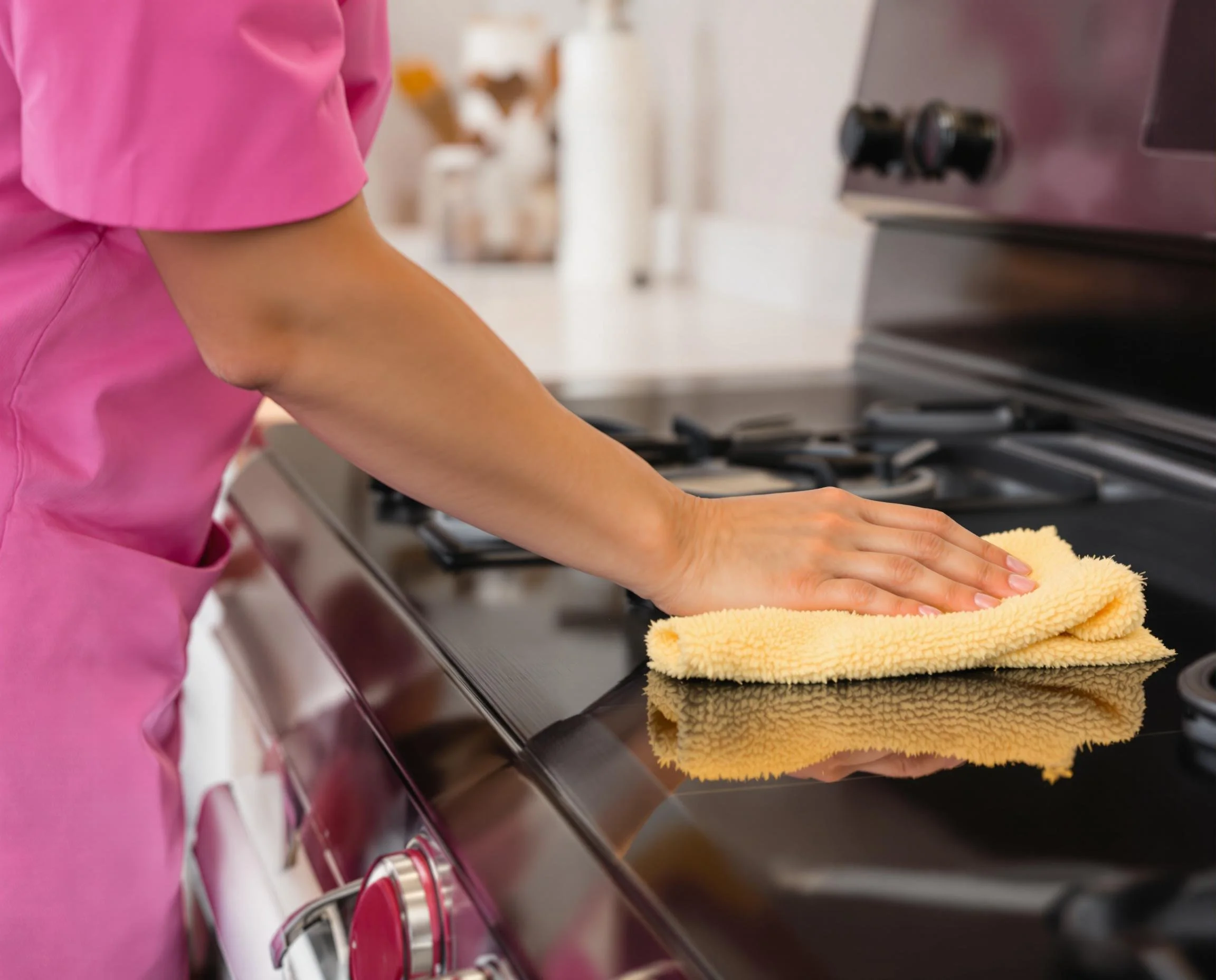 How to Remove Grease and Grime from Stovetops Easily — Cleaning ...