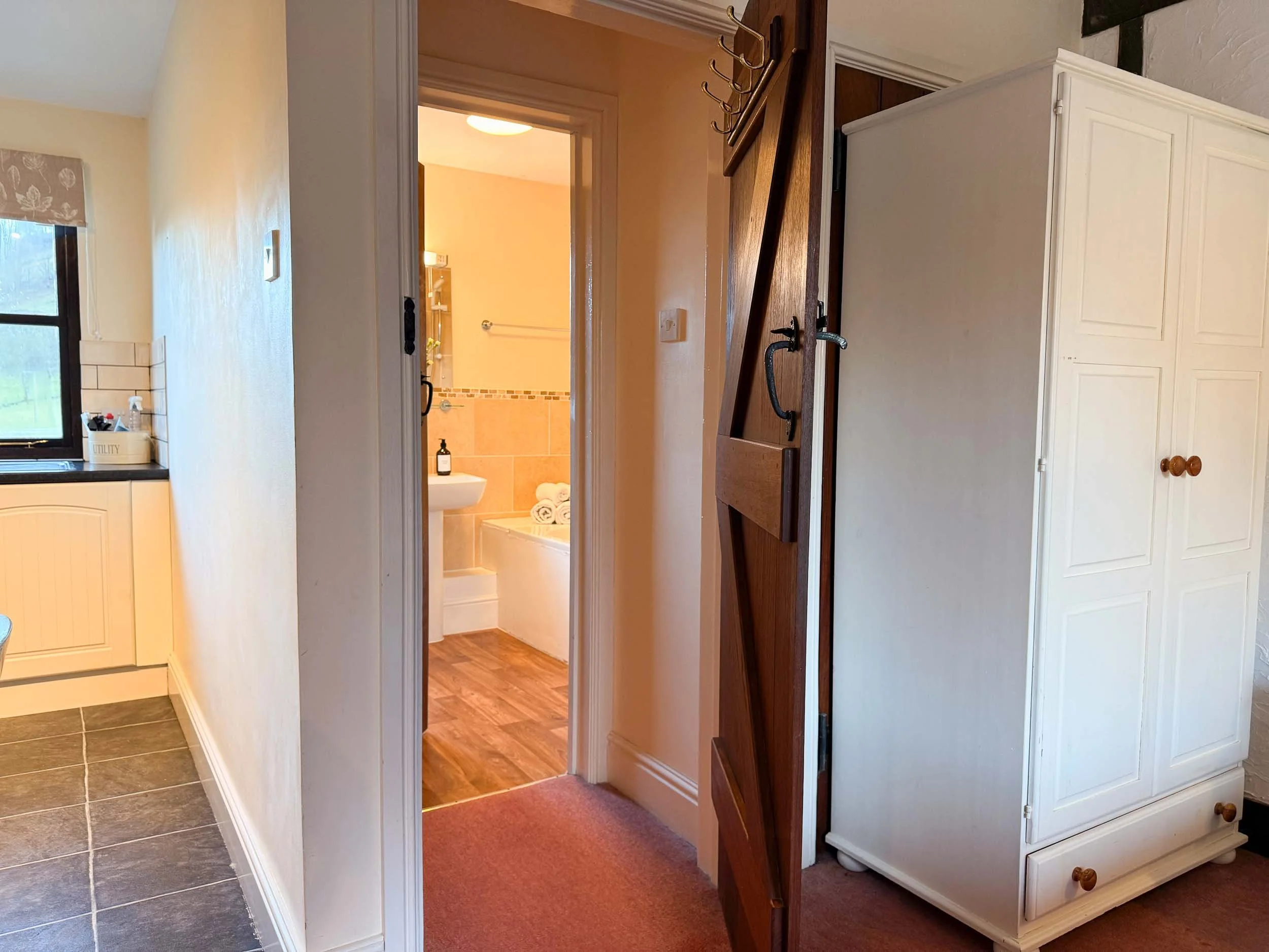 Robin Studio Cottage: 1 Bed Sleeps 2 — Lake Cottages