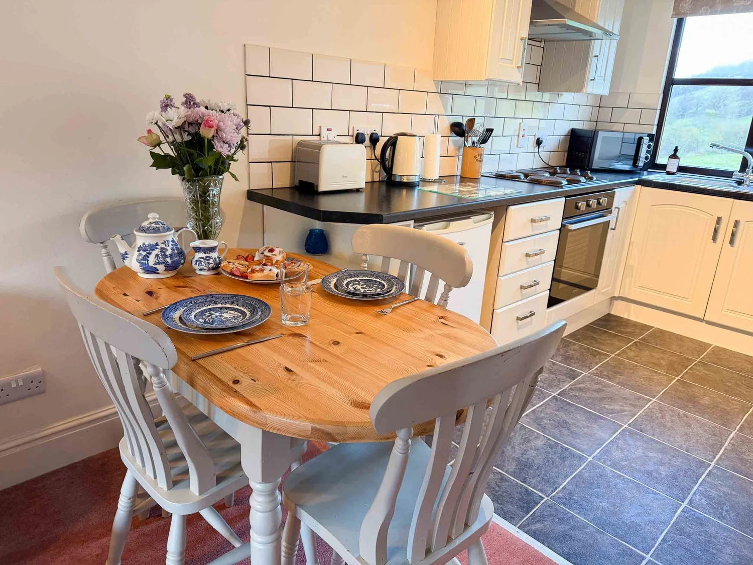 Robin Studio Cottage: 1 Bed Sleeps 2 — Lake Cottages
