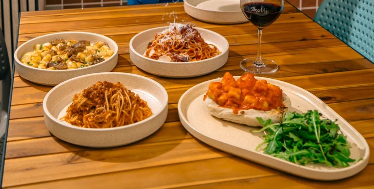 Sketti Knox: Unreal Italian