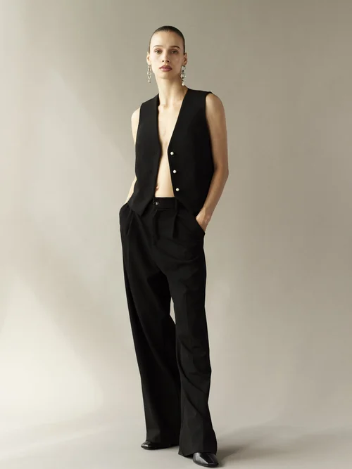 METTE LINTURI — BRAND MODEL MANAGEMENT