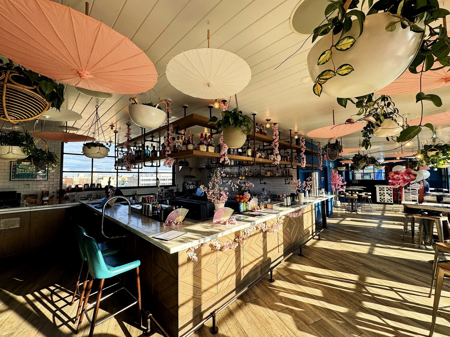 Rooftop bar with panoramic view of the monument — Crimson DC