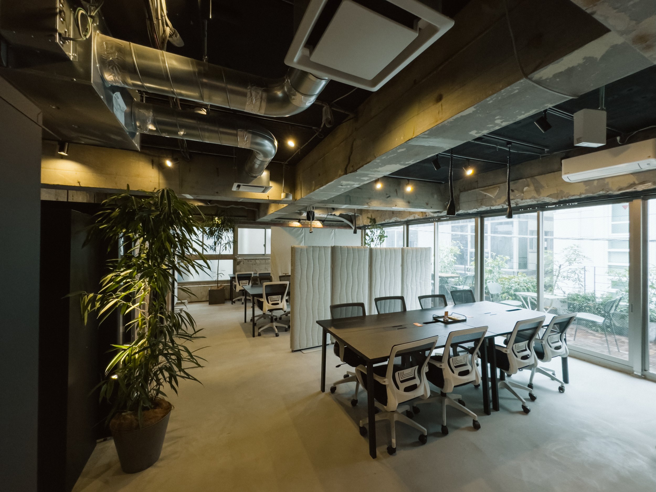 吉祥寺駅3分｜カフェ・コワーキング・シェアオフィス | OVER COFFEE HUB