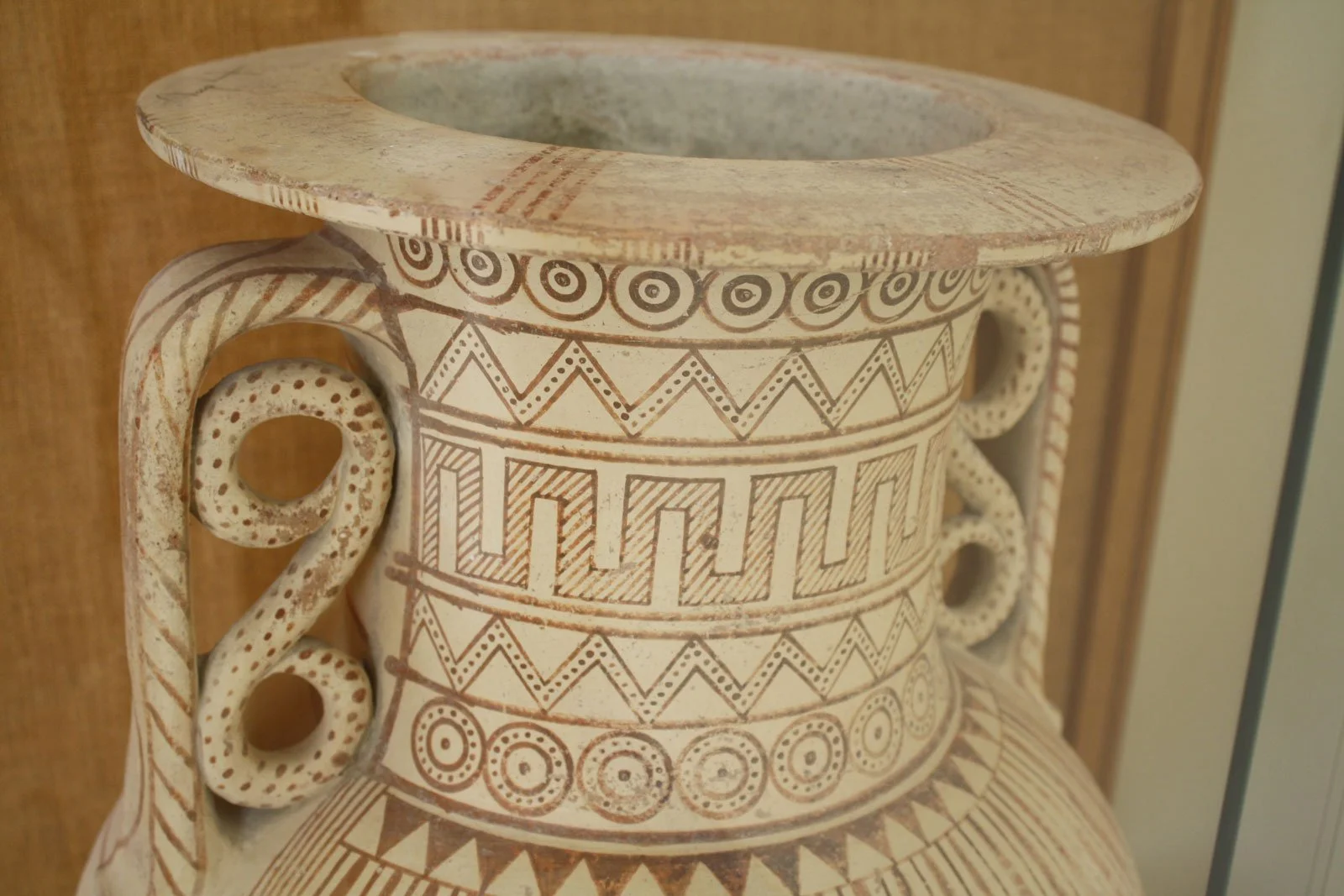 Geometric Art in Greece: Lines, Patterns and Tiny Horses I The Art Newbie