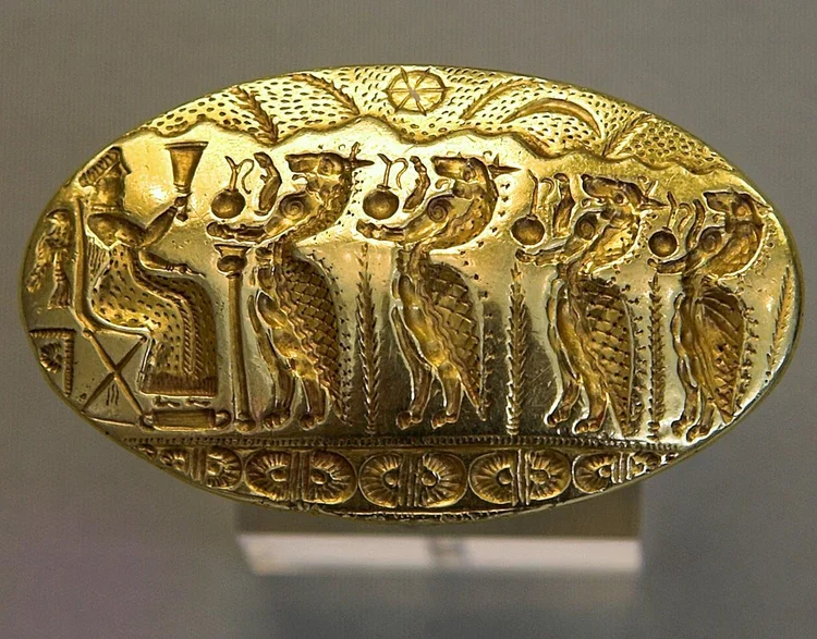 Religion in Minoan Crete: Goddesses, Horns and Sacred Peaks I The Art ...