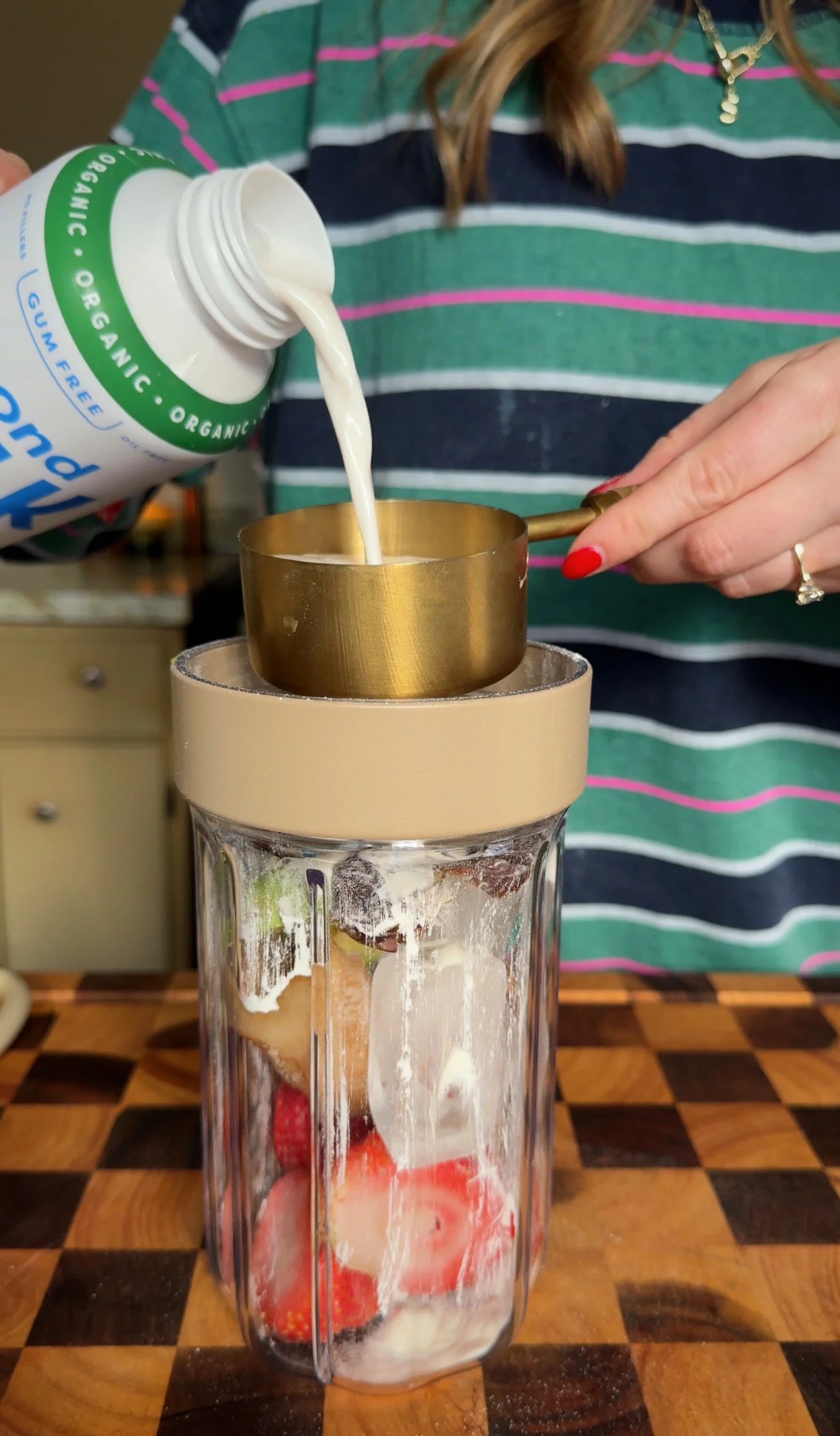 Hailey Bieber Erewhon Strawberry Glaze Smoothie (Copycat Recipe) — Soko ...