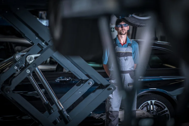 MOT, Vehicle Servicing, Repairs & Tyres — QCD Autocentre Brackley