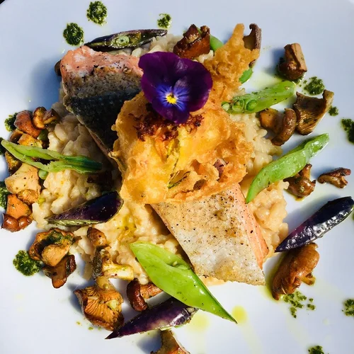 Ona Restaurant & Lounge