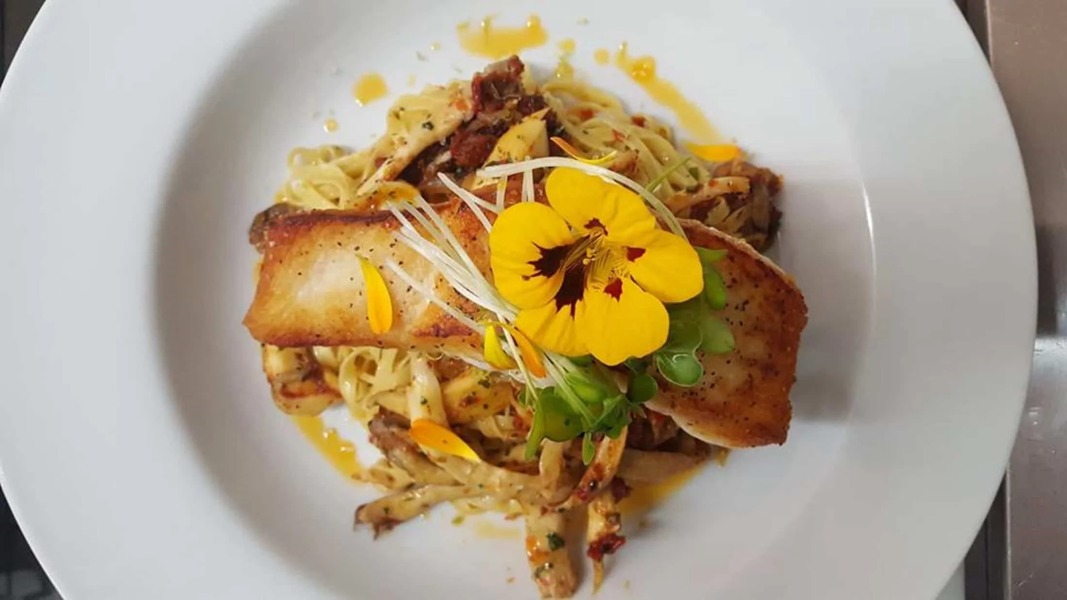 Ona Restaurant & Lounge