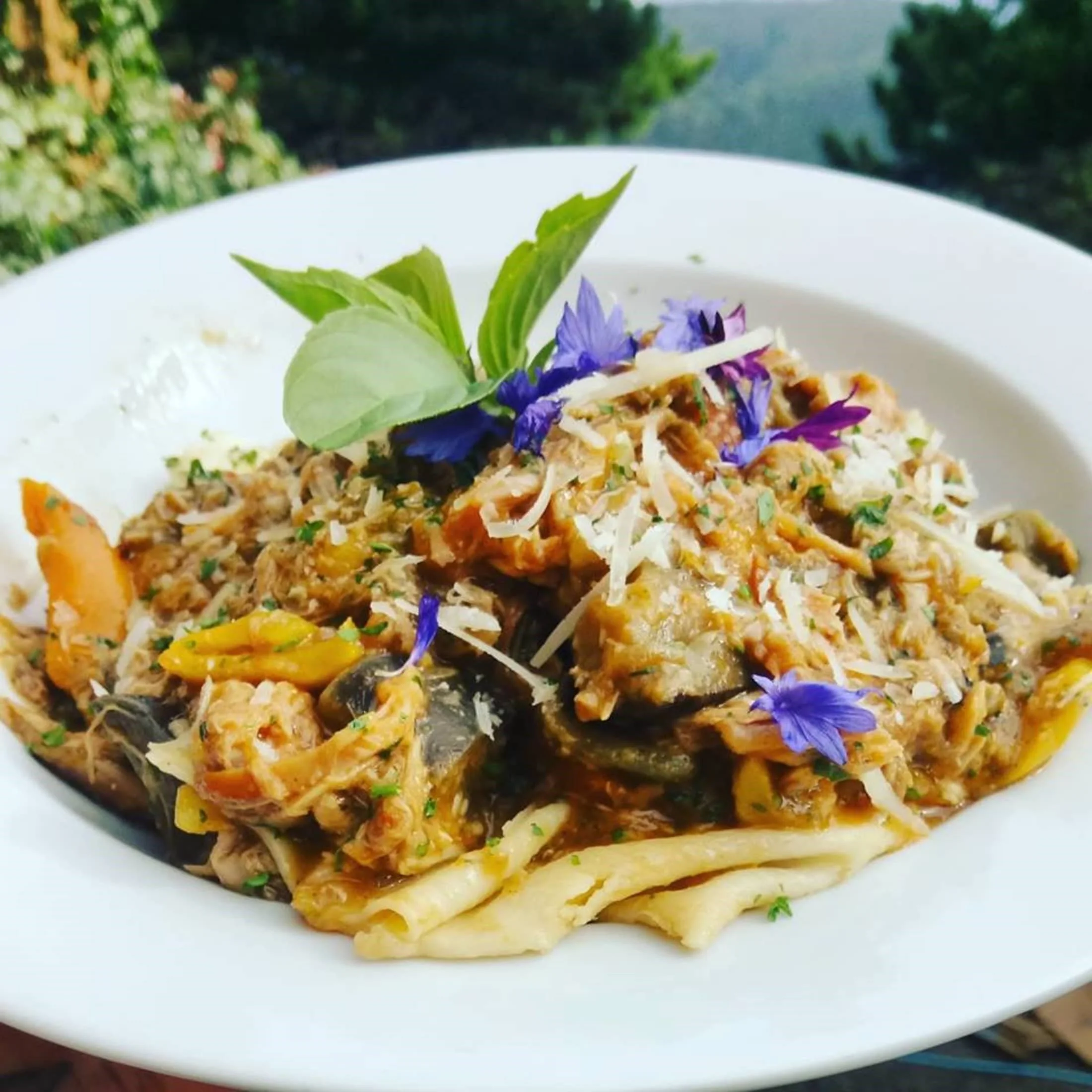 Ona Restaurant & Lounge