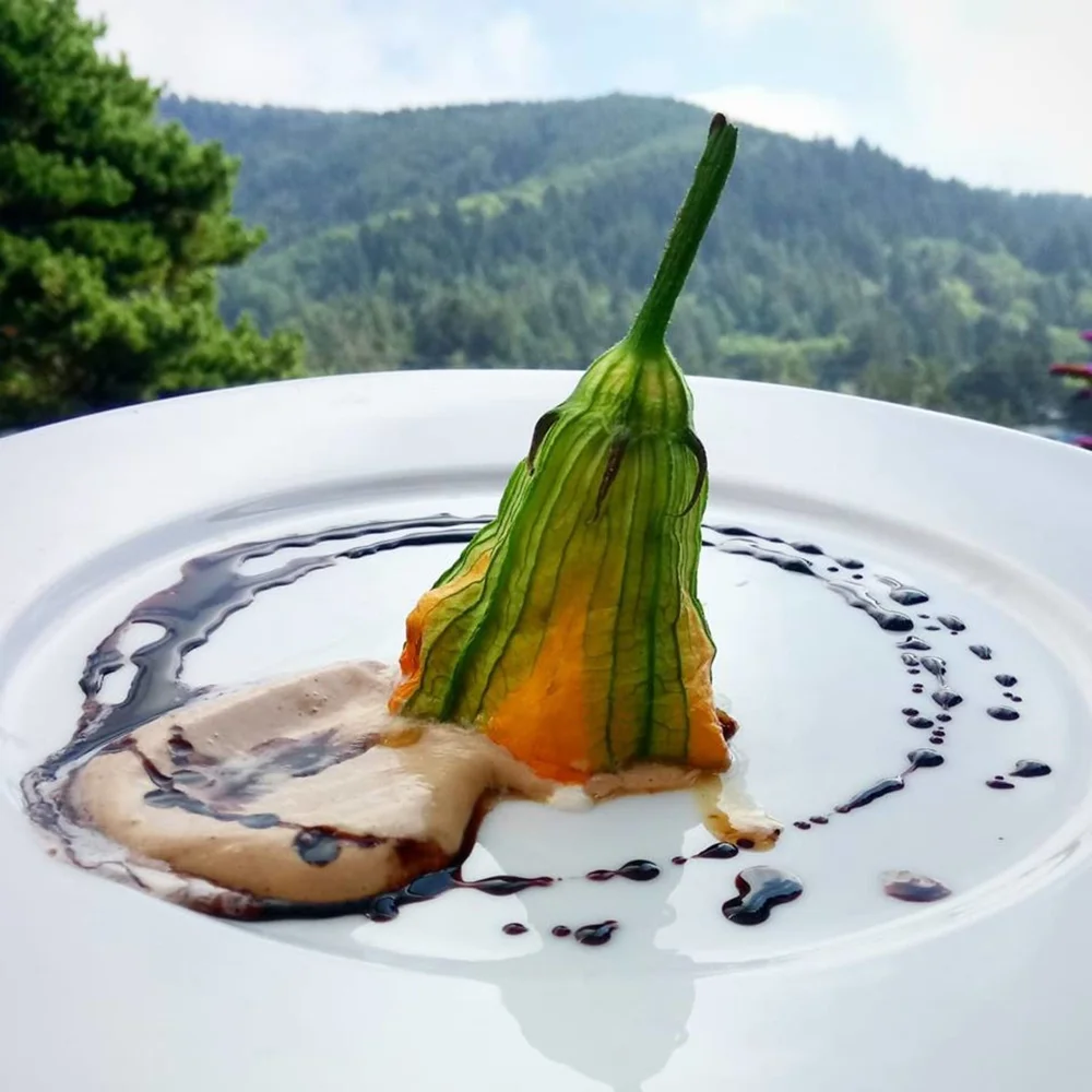 Ona Restaurant & Lounge