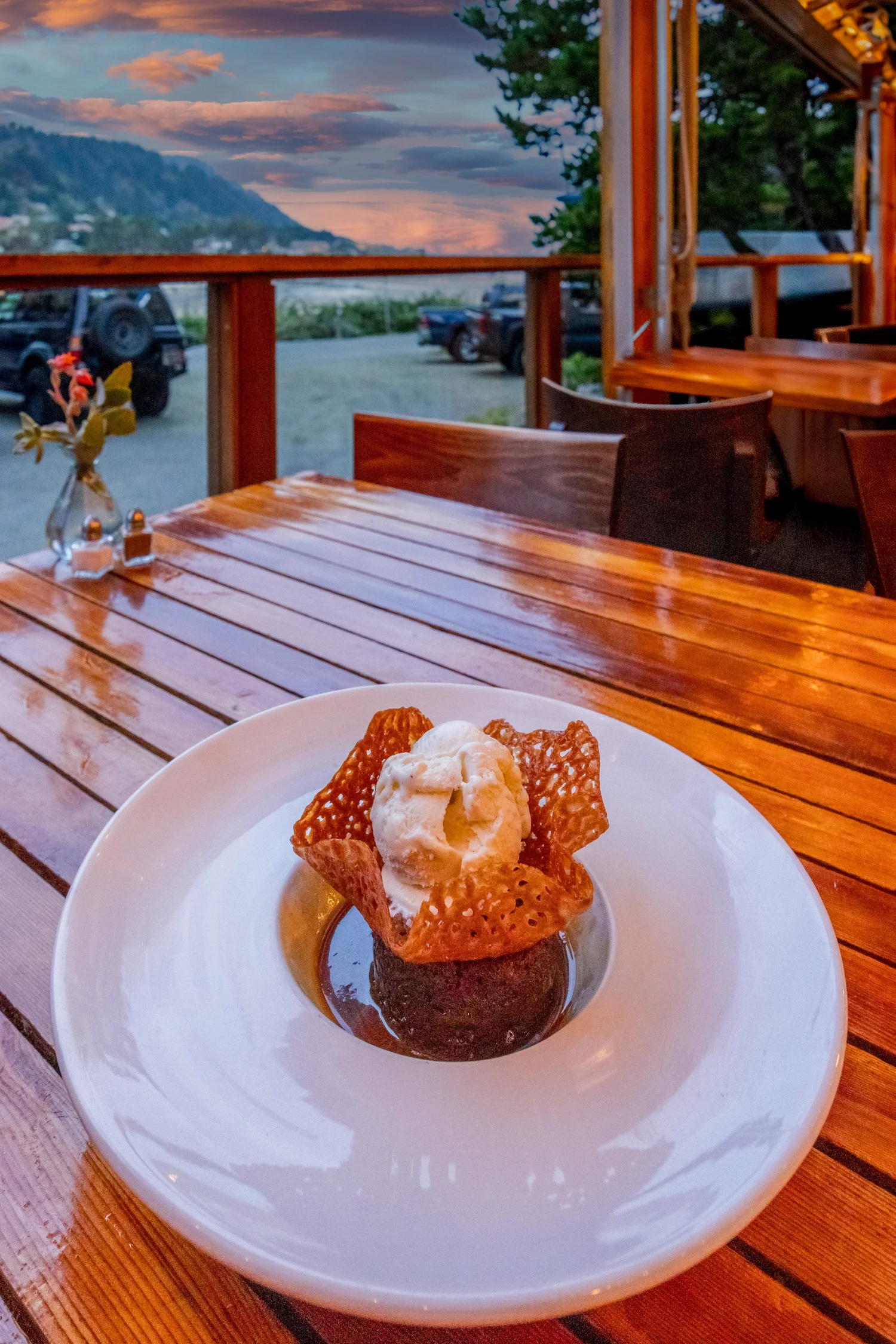 Ona Restaurant & Lounge