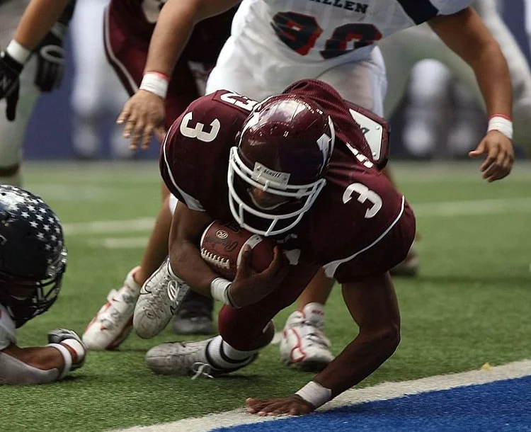 The simplest way to explain PLAYS and DOWNS in Football — CHICK 101