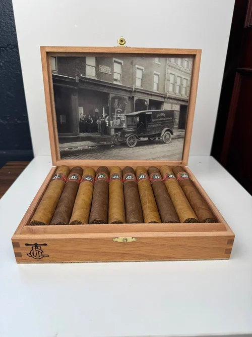 Custom Cigar Boxes | Personalization and Craftsmanship