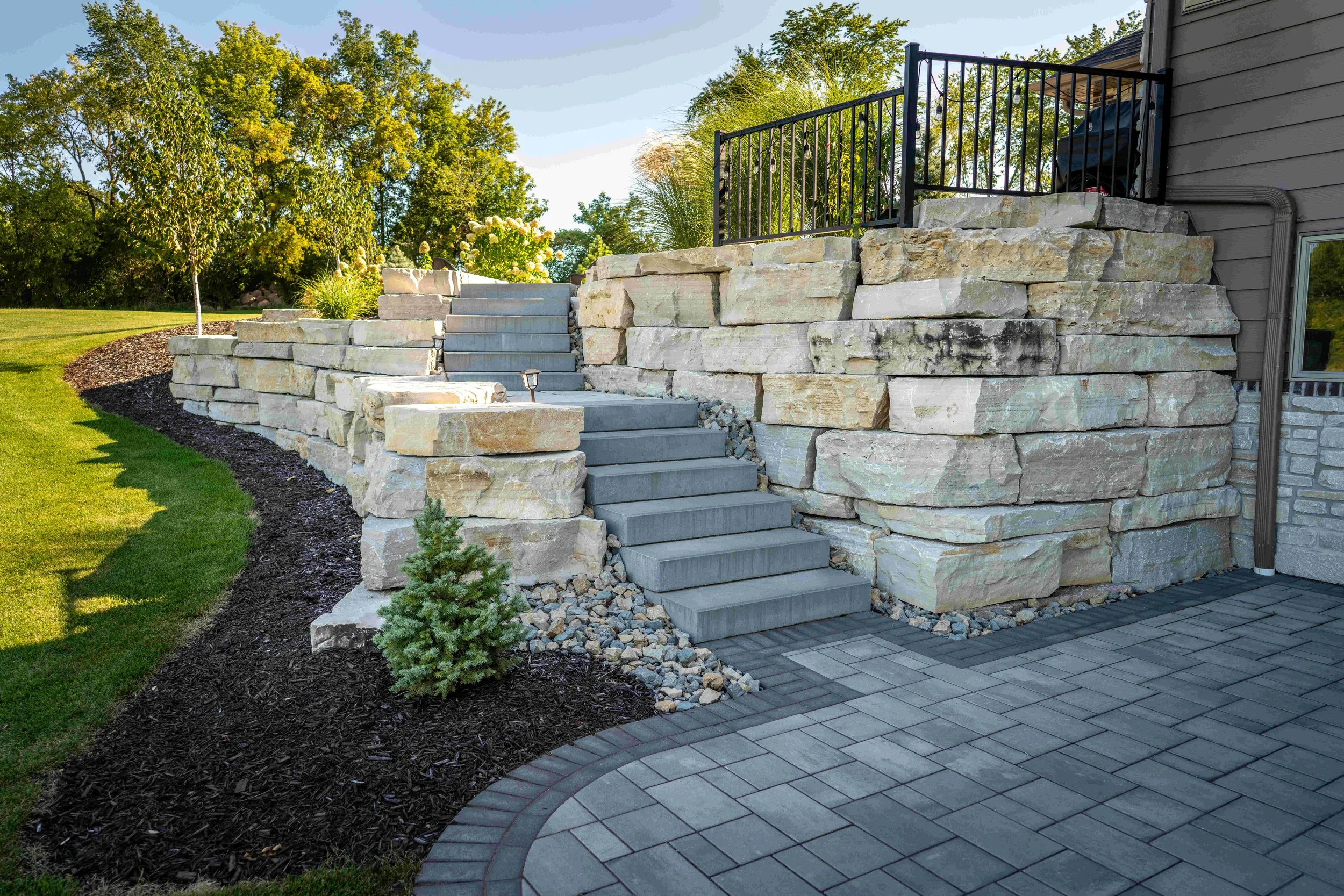 Custom Retaining & Seating Walls for Beauty & Function in Fox Cities ...
