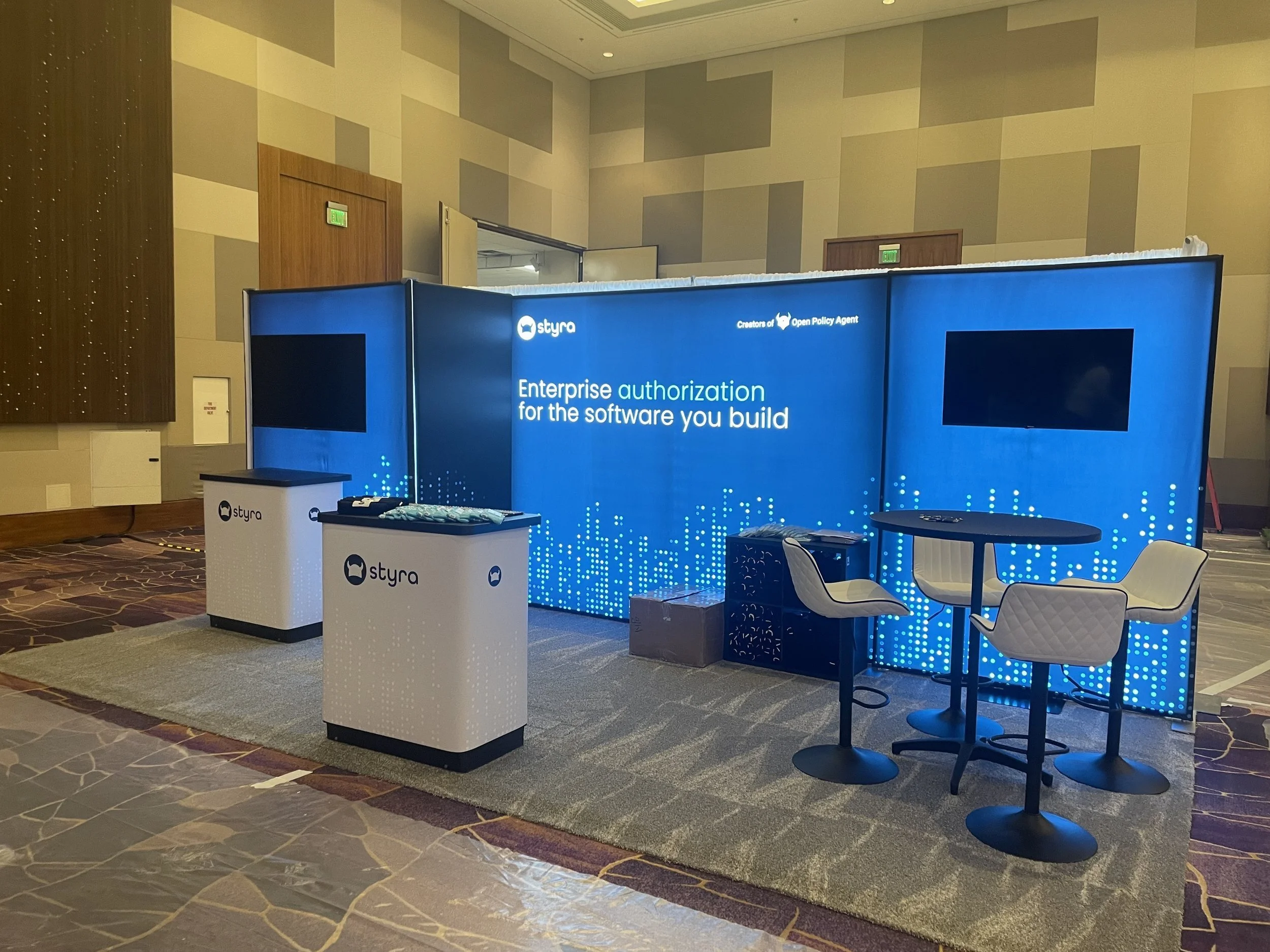 Backlit Trade Show Displays Las Vegas | 10x10 Backlit Exhibits