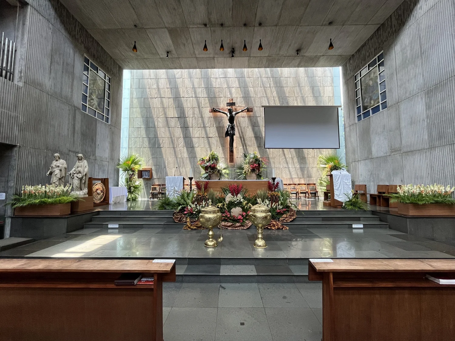 Gereja Santa Perawan Maria Ratu, Paroki Blok Q