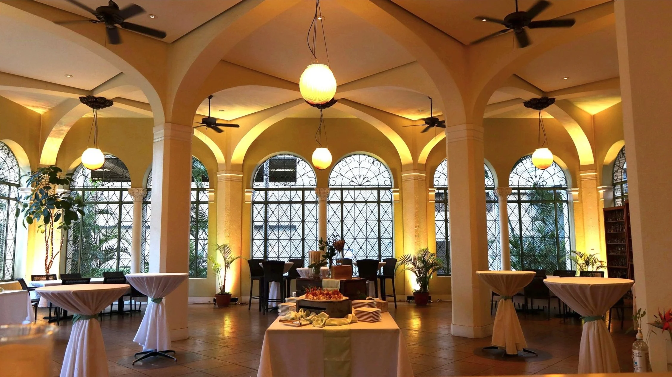 About — Cafe Julia Hawaii