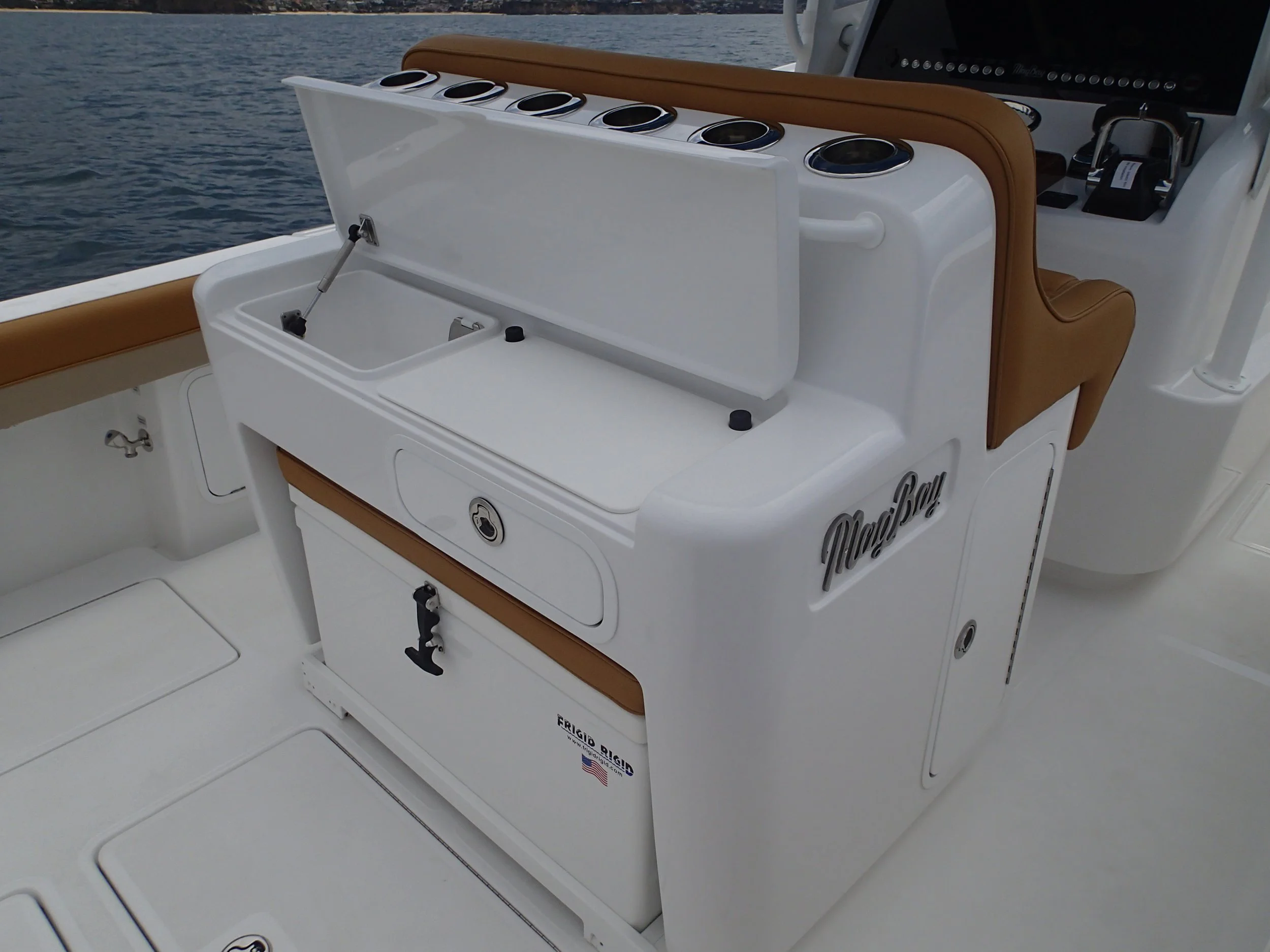 33CC — Mag Bay Yachts - NEW