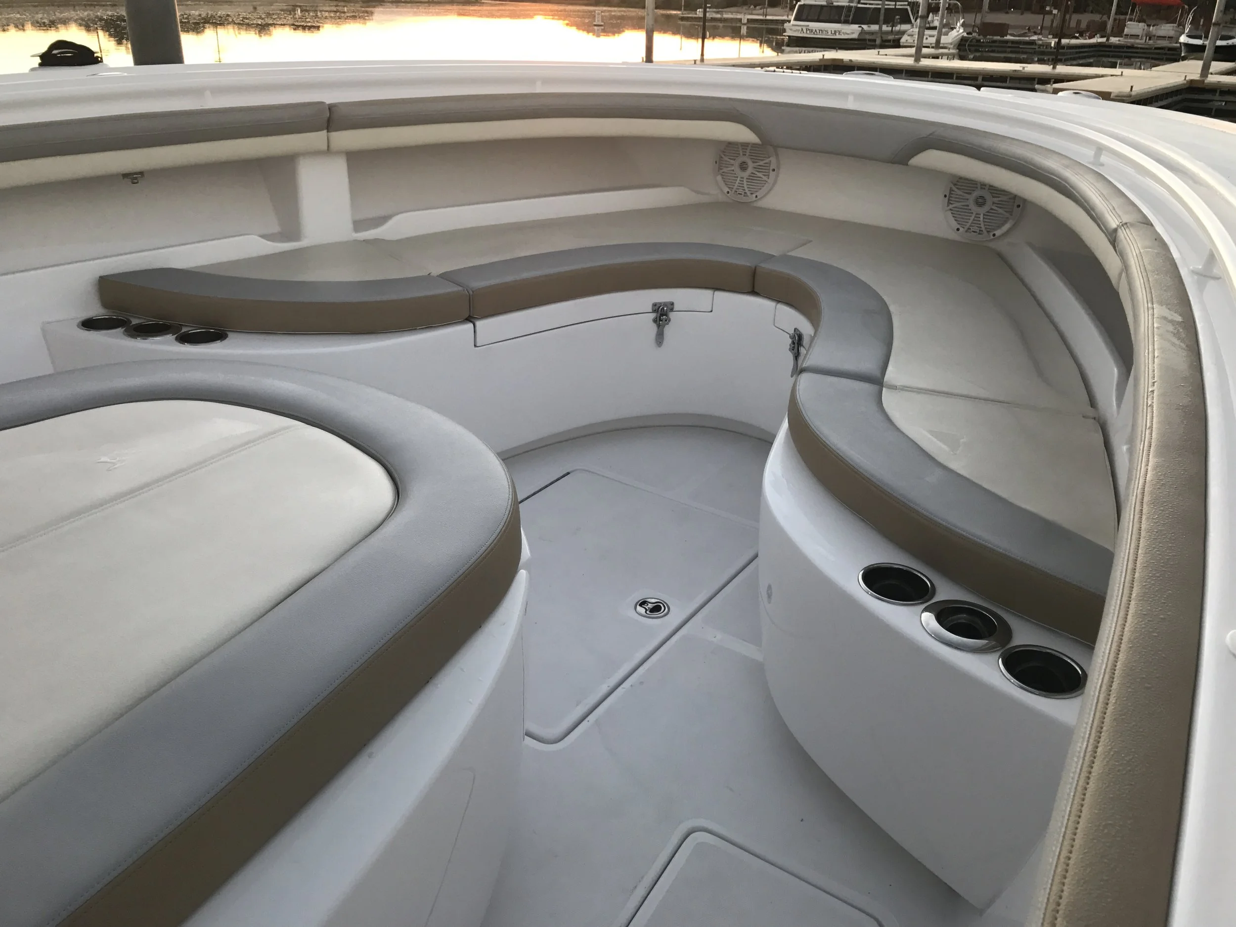 33CC — Mag Bay Yachts - NEW