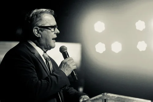 What to Say at a Celebration of Life: 15 Sample Speeches for a ...