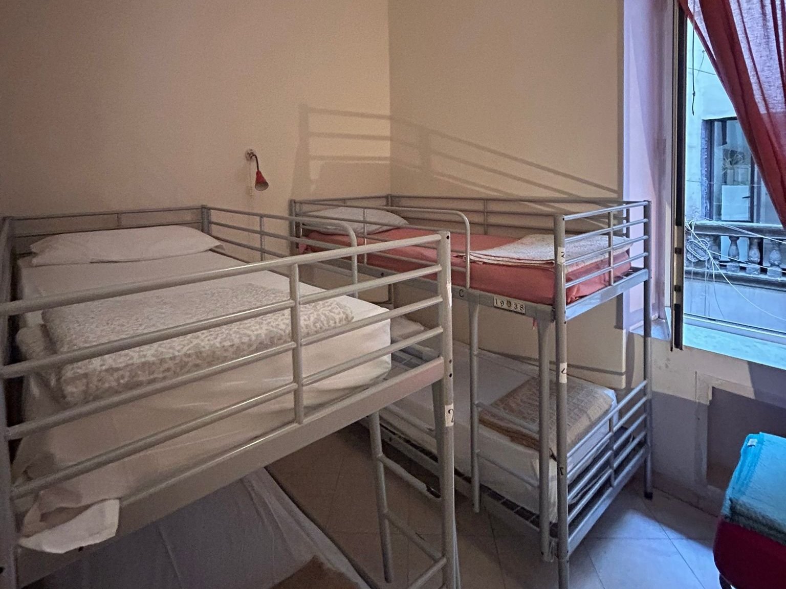 Naples Pizza Hostel - The best hostel inside Naples historical centre.