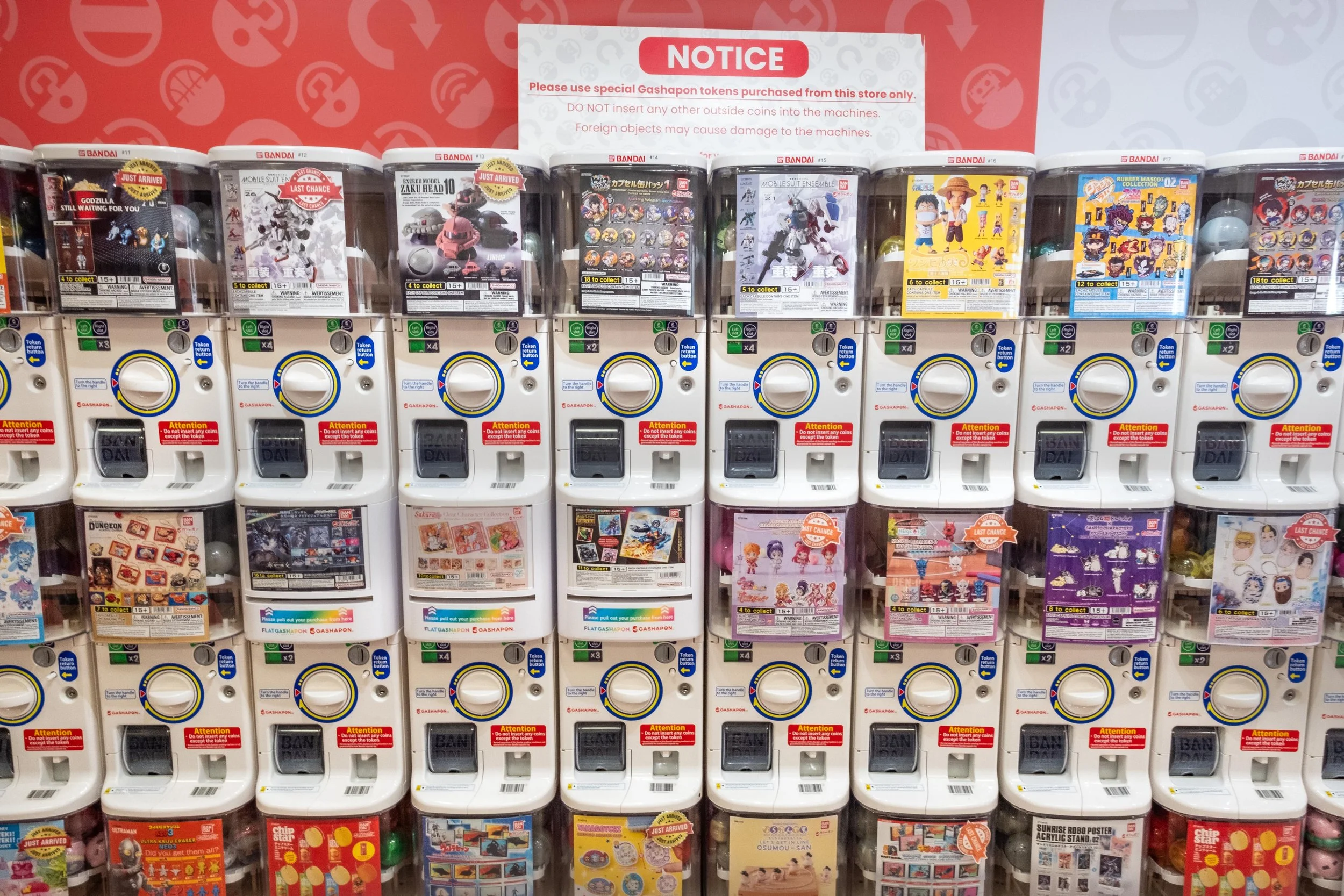 Gashapon Capsule Toy Machine — Little Akihabara