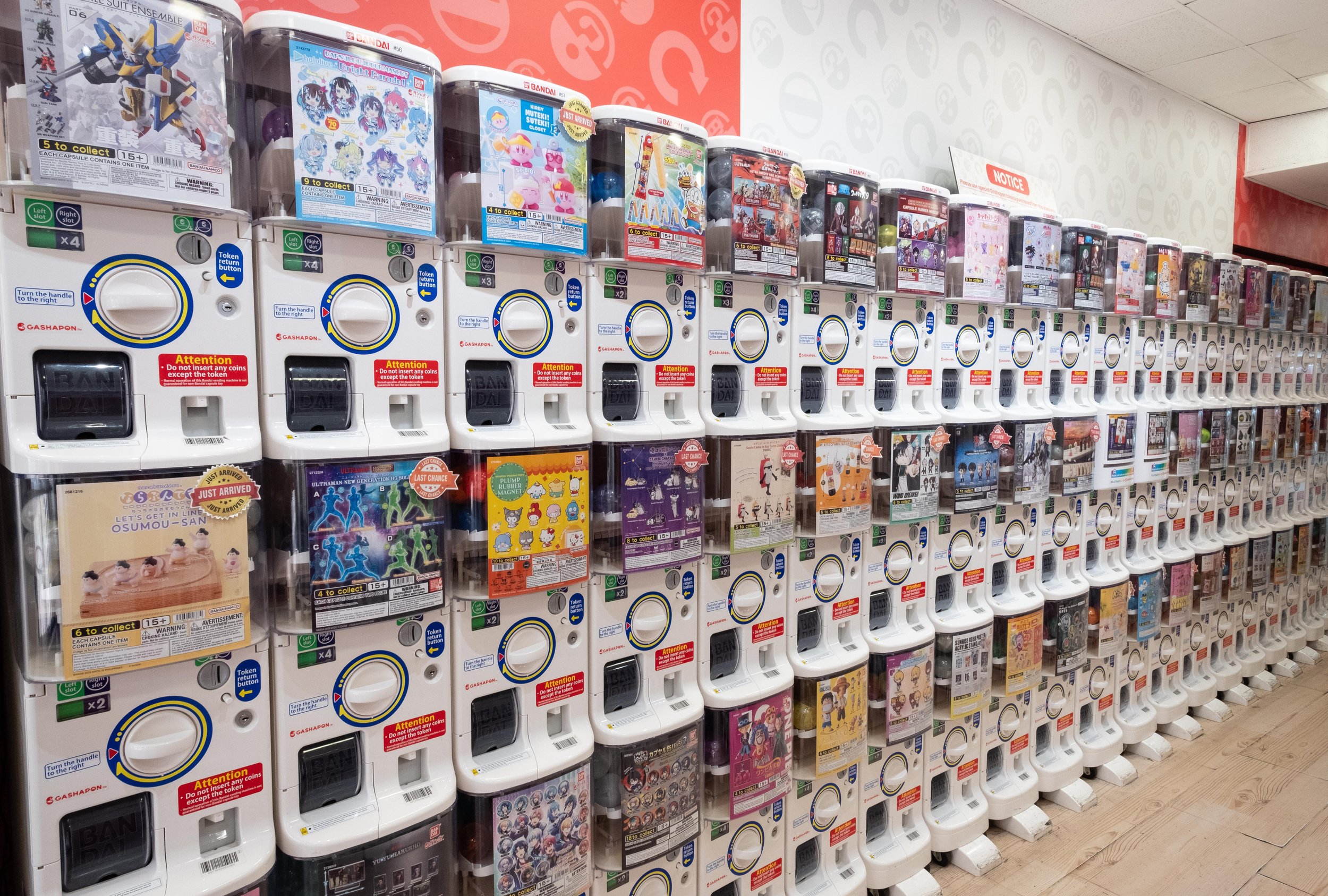 Gashapon Capsule Toy Machine — Little Akihabara